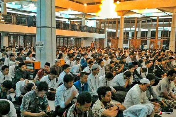 Launching Gerakan Cinta Subuh Masjid ITS Dipadati Ribuan Mahasiswanya ...